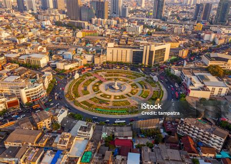 웡 위안 야이 원형 교차로 고속도로 교차점의 공중 보기 건축 및 기술 교통 개념의 구조에도로 모양 원 평면도 도심 방콕 시내 태국 거리에 대한 스톡 사진 및 기타 이미지