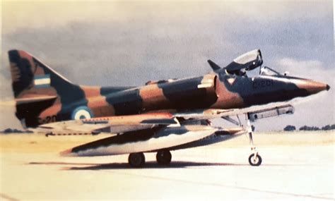 Douglas A 4b Y C Skyhawk En La Fuerza Aérea Argentina
