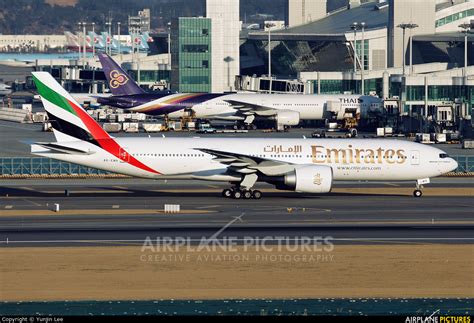 A6 Ewh Boeing 777 200lr Emirates Airlines At Icn Rksi