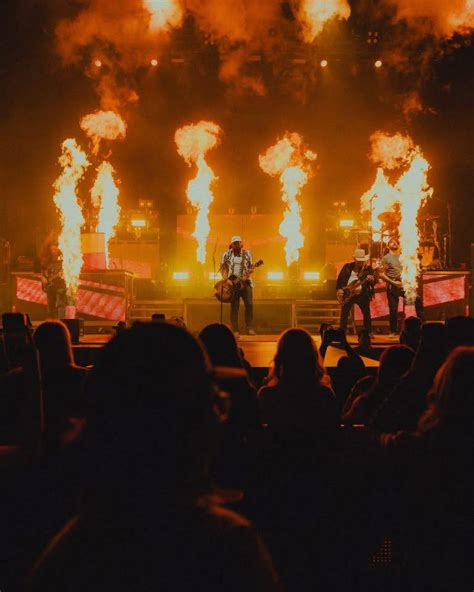 Accuvein The Accuvein Vein Finder Has Been Shown To Improve First Stick Success By 98 Reduce