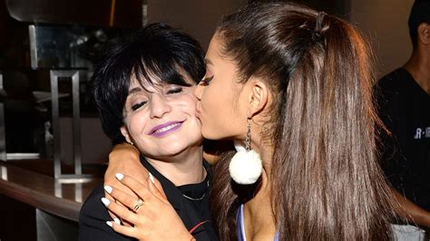 Watch Ariana Grandes Mom Freak Out While Listening To Her Daughters
