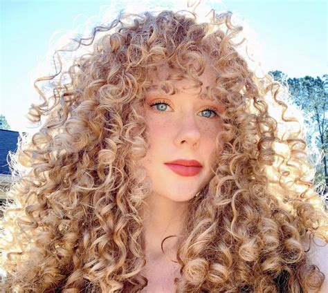 Autgramay On Insta Blonde Curly Hair Beautiful Curly Hair Curly