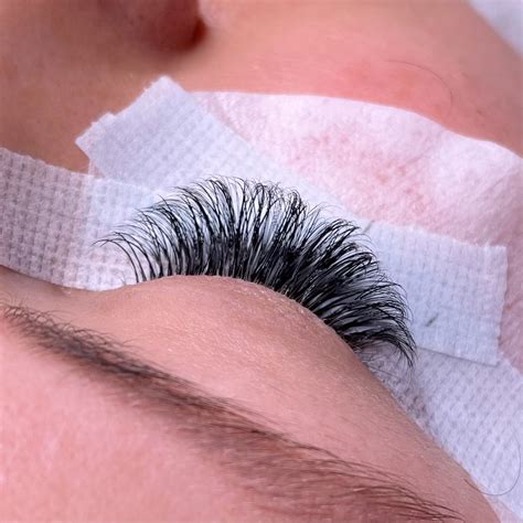 Importance Of Proper Lash Extension Application