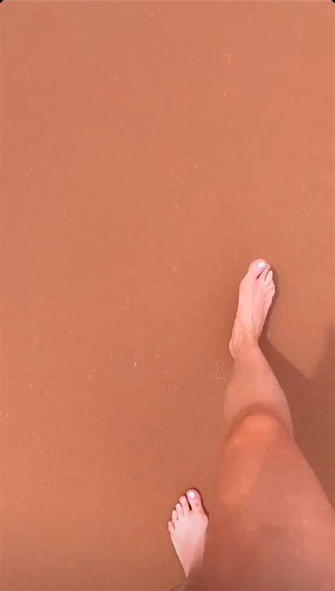 Maddu Magalhãess Feet