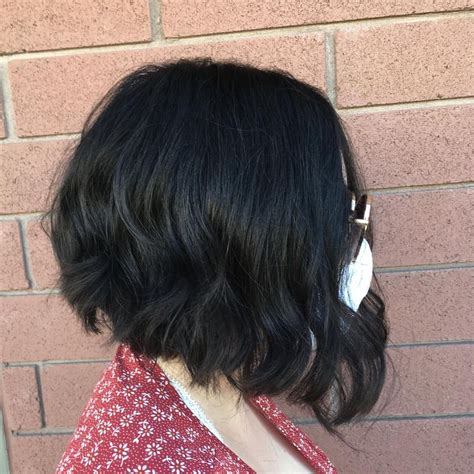 The Angled Bob Is Back Sharper Sleeker And More Powerful Than Ever