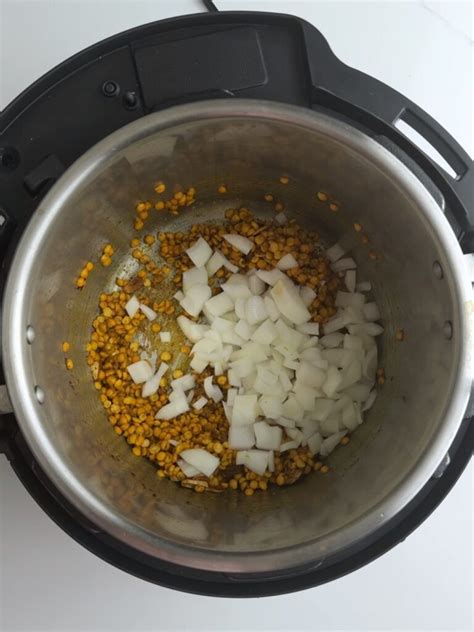 Guyanese Instant Pot Dhal Metemgee