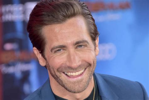 Jake Gyllenhaal And Jennifer Aniston Used A Pillow For ‘the Good Girl
