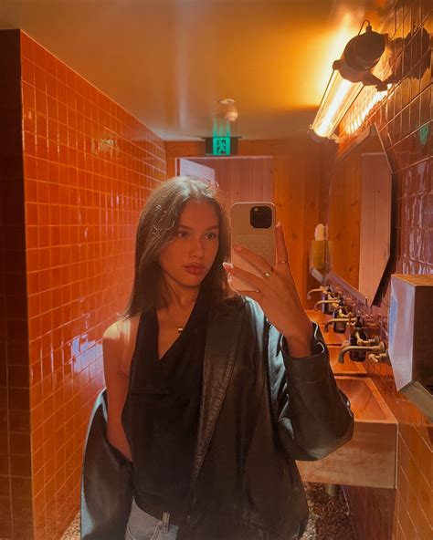 Devina Devinamaurice • Instagram Photos And Videos