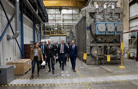 Nj Governor Tours Princeton Plasma Physics Lab Mirage News