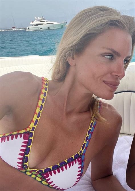 Las Celebrities Protagonizan Los Posados En Bikini Del Verano 2022