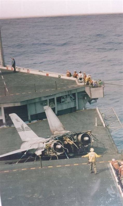 Heres Why This F 14a Tomcat Split Into Two Pieces The Aviation Geek Club