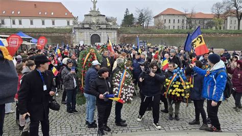 Foto Steag Cu Chipul Lui Zelea Codreanu Fluturat La Alba Iulia De 1 Decembrie în Tabăra Sos