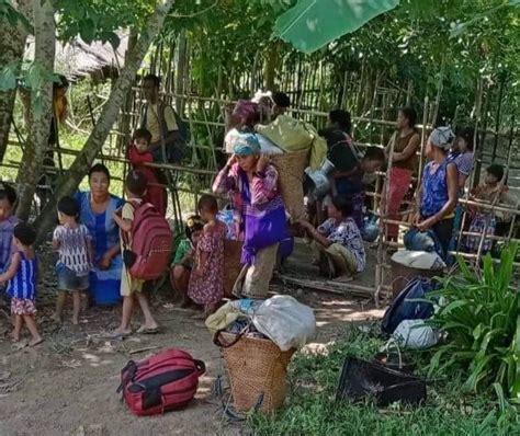 တိုက်ပွဲထဲက လက်နက်ကြီးကျည်ရွာထဲကျ၍ ကျောက်စာတိုင်ကျေးရွာမှာ ခမီလူမျိုး