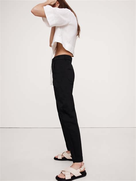 The Weekender Slim Barrel Pant Banana Republic