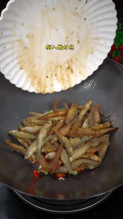 我们叫这种小鱼仔嫩仔鱼，煎至金黄炒太香了！ 美食教程 嫩仔鱼 Youtube