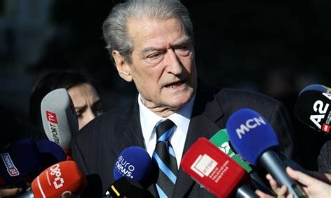 Berisha Ironizon Deputetet Dhe Ministret E Ps Nuk Rri Dot Në Parlament Nga Era E Parfumeve Të