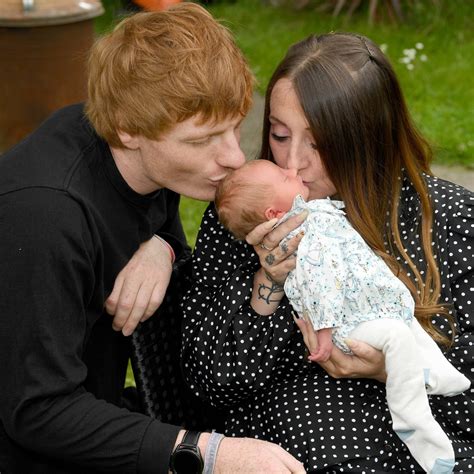 Schwanger Tumor Bei Ed Sheerans Ehefrau Entdeckt Mkdokr