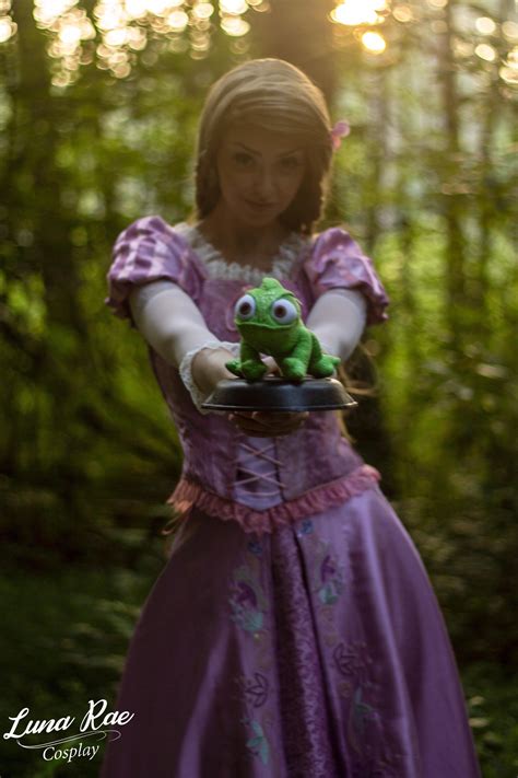 Rapunzel And Pascal Cosplay By Lunaraecosplay Self Scrolller