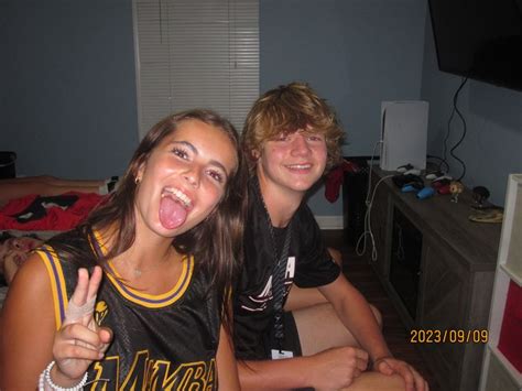 Highschool Couple High School Couples Tongue