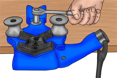 How Do You Use A Chain Pipe Vice Wonkee Donkee Tools
