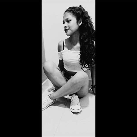Pin By Ella On T U M B L R G I R L Girl Photos Cute Girl Photo Girl