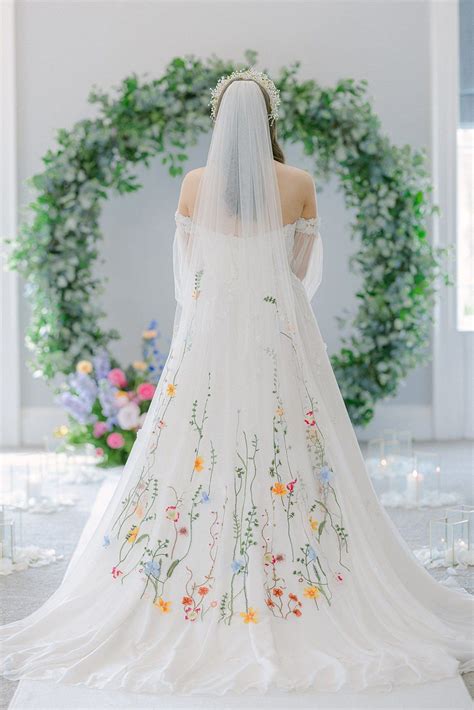 10 Floral Wedding Dress Ideas Wedding Dresses With Flowers Floral