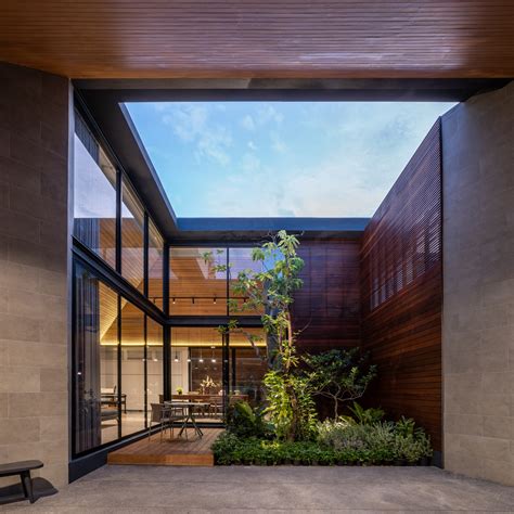 画廊 屋顶之家，坡屋顶打造围合生态院落 Looklen Architects 8