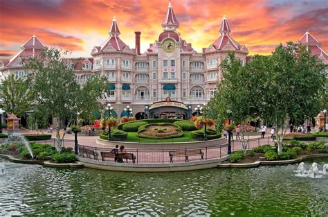 Colour Tour Georgia ტურისტის მეგზური პარიზის დისნეი ლენდი