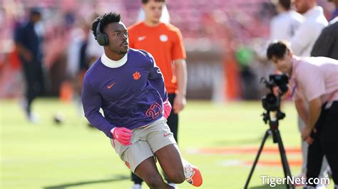 Clemson Football Photo Of Noah Dixon And Virginia Tigernet