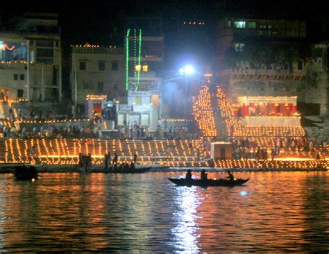 Dev Deepawali Dedicated To Martyrs 13112008