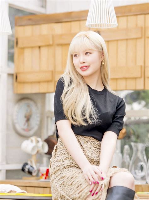 徐穗珍私服穿，金发小姐姐甜美可人