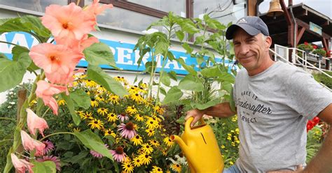 Timo Scheuer Gießt Verzauberte Burgfräulein