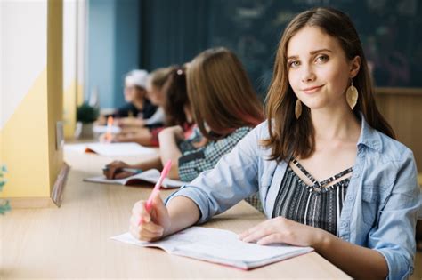 Kupas Tuntas Kuliah Kelas Karyawan Alternatif Lanjut Berkuliah Sambil Tetap Kerja Full Time