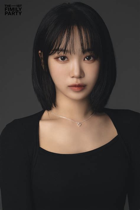 더쿠 배우 프로필 같은 르세라핌 주년 기념사진
