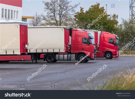 198 Imágenes De Box Truck Loading Ramp Imágenes Fotos Y Vectores De Stock Shutterstock