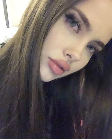 Pisi Pisi 🐱 Makeup Looks Beautiful Lips Pretty Face