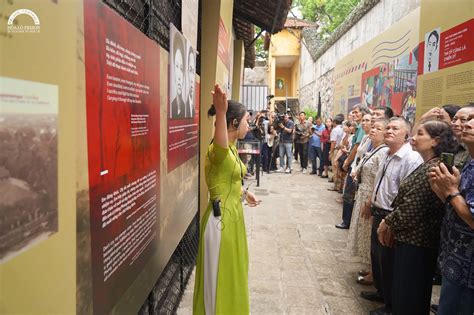 Ha Noi Hoa Lo Prison Relic Exhibition Honors Revolutionary Spirit
