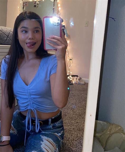 Pretty Girl With An Even Prettier Tongue🤤 R Tonguetastic