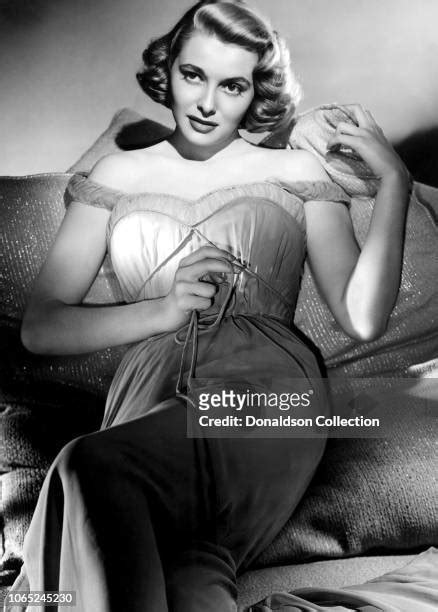 9 Hot Sexy Patricia Neal Bikini Pics