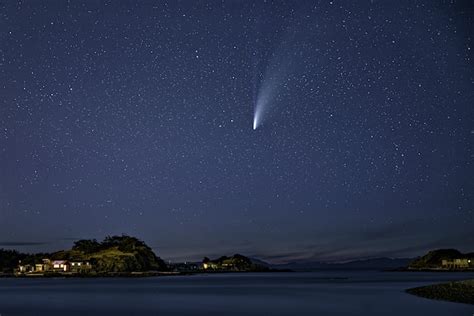 Halleys Comet From Earth Halleys Comets Yearly Attack On Earth How