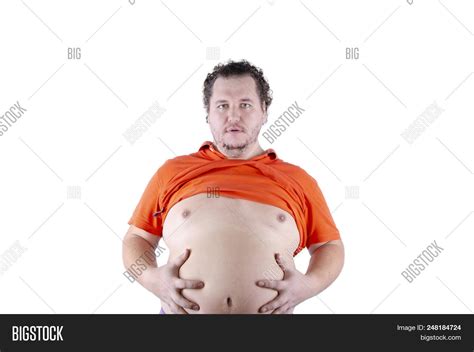 Трясет пузом