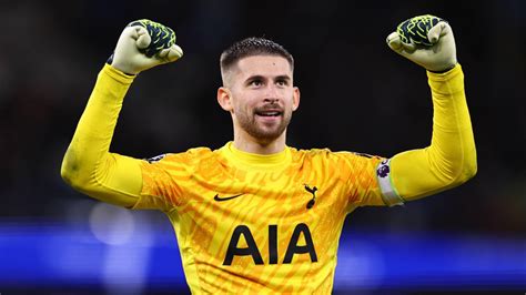 Tottenham Eye Summer Move For Sunderland Goalkeeper Robin Roefs To