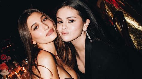 Heile Welt Hailey Bieber Und Selena Gomez Posieren Für Pic