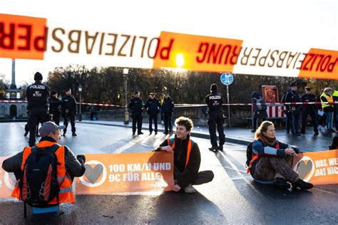 Bild Zu Letzte Generation Klimaaktivisten Bis Anfang Januar In Gewahrsam Bild Von FAZ