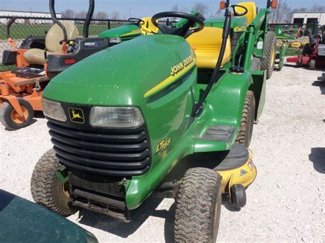 John Deere Lt166 Lawn And Garden Tractor