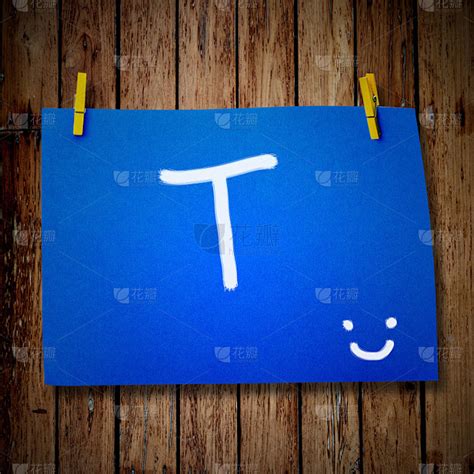 带字母的木制背景