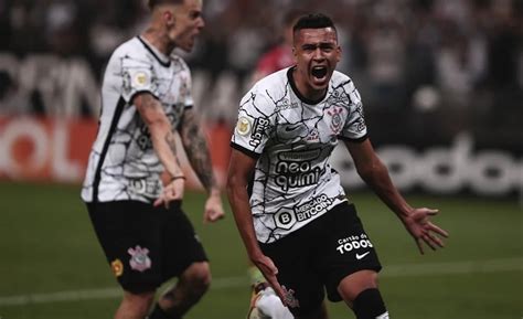 Víctor Cantillo Visitó Barranquilla Y Dejó Ver Su Otro Talento Aparte Del Fútbol Infobae