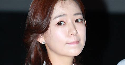 포토엔 심이영 우유빛깔 피부 시선집중