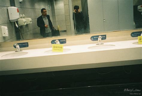 무료 이미지 남자 사람들 후지 필름 중국말 반사 인테리어 디자인 셀카 거울 모양 스냅 라이카 수피아 Lomo 1600 Ae 컴팩트 카메라