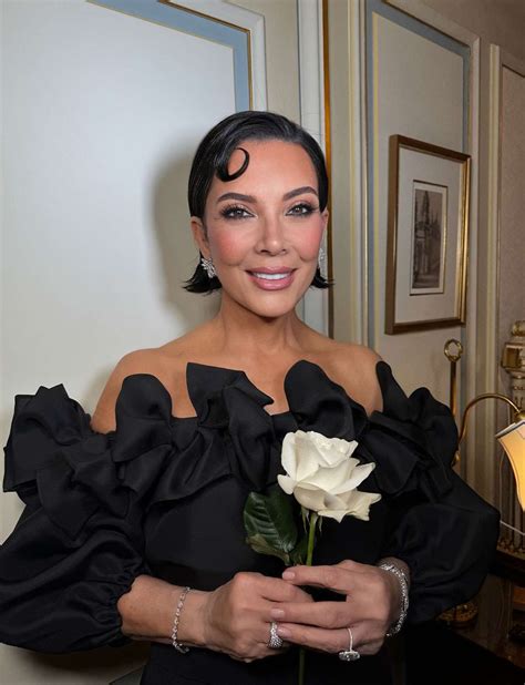 Kris Jenners Viral Facelift Everything To Know About Her Cosmetic